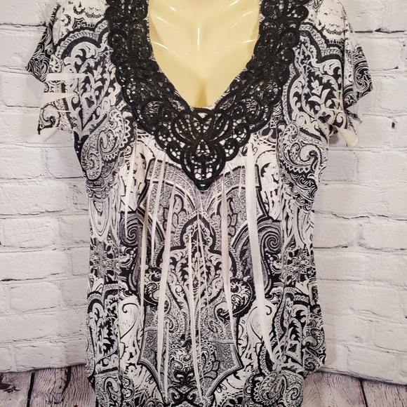 Unity World Wear | Tops | Unity World Wear Black White Top | Poshmark